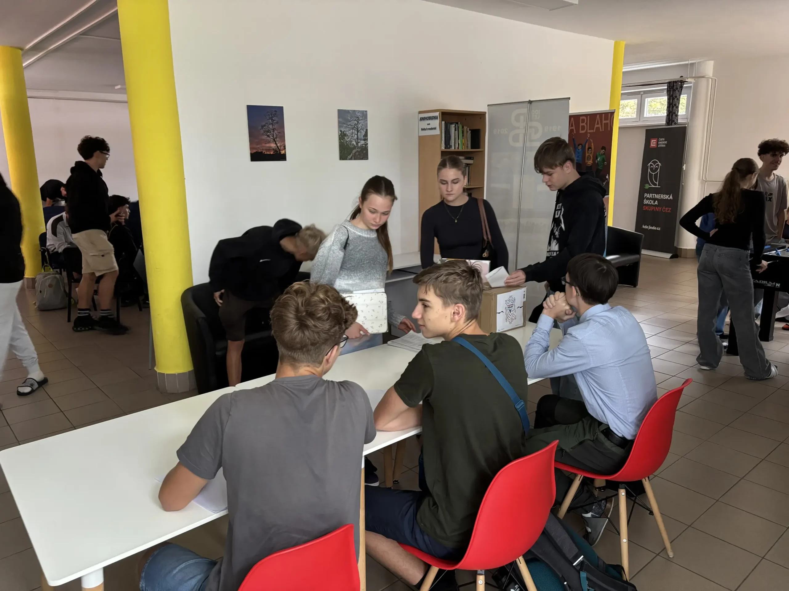 Studentské volby do Poslanecké sněmovny 2025 | Gymnázium Jana ...